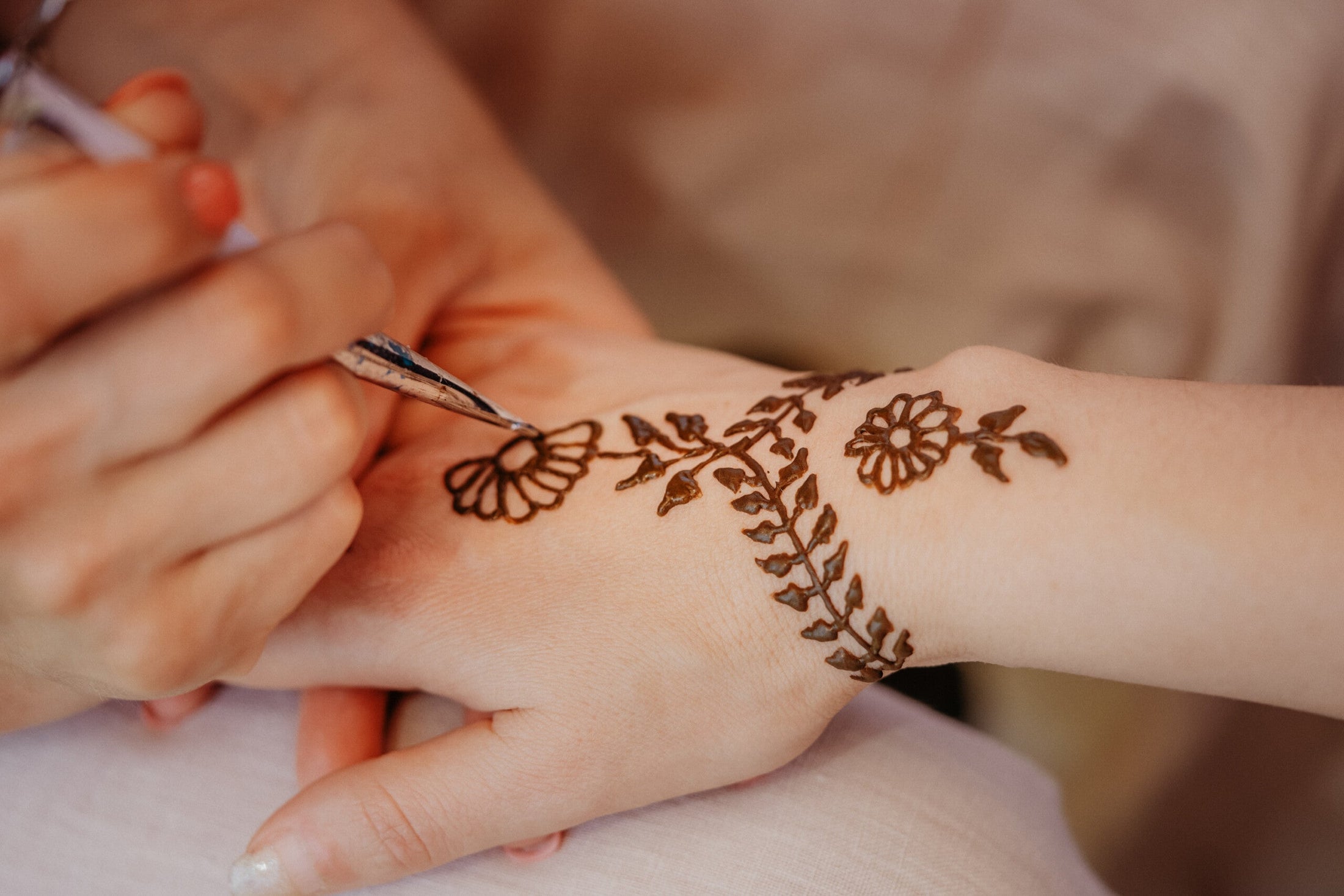 Henna Tattoo Designs & Meanings: Best Ideas for Temporary Body Art – Neebol